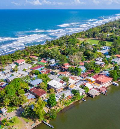 Puerto viejo de talamanca nach bocas del toro per bus und – von puerto ...