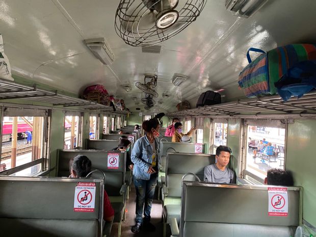 Second Class Seat Fan Train by Thai Railway to Chiang Mai | Bookaway