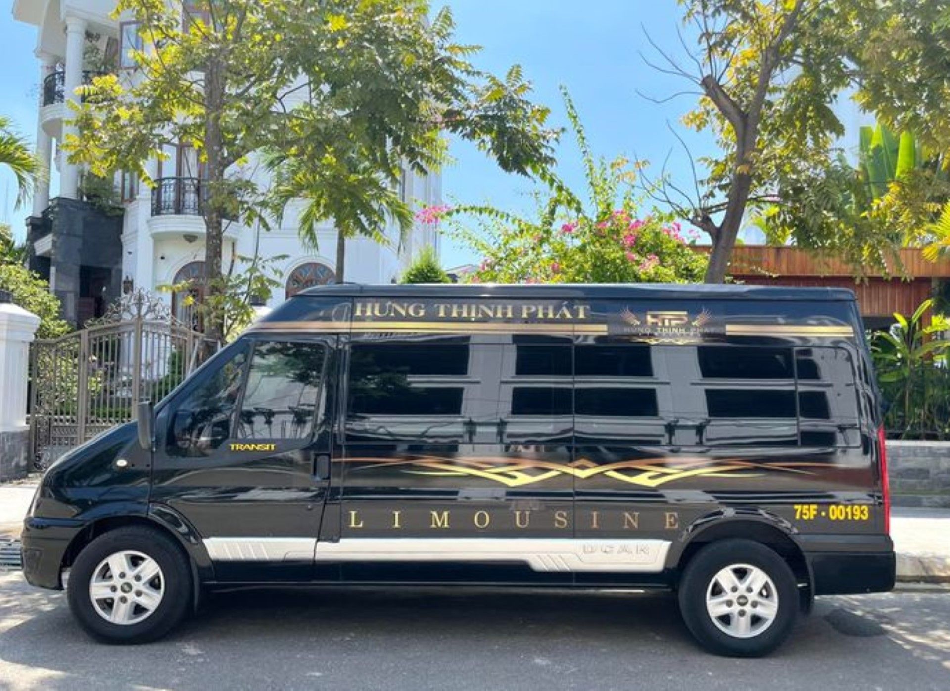 Hung Thinh Phat Limousine - Minivan, Tickets and online bookings