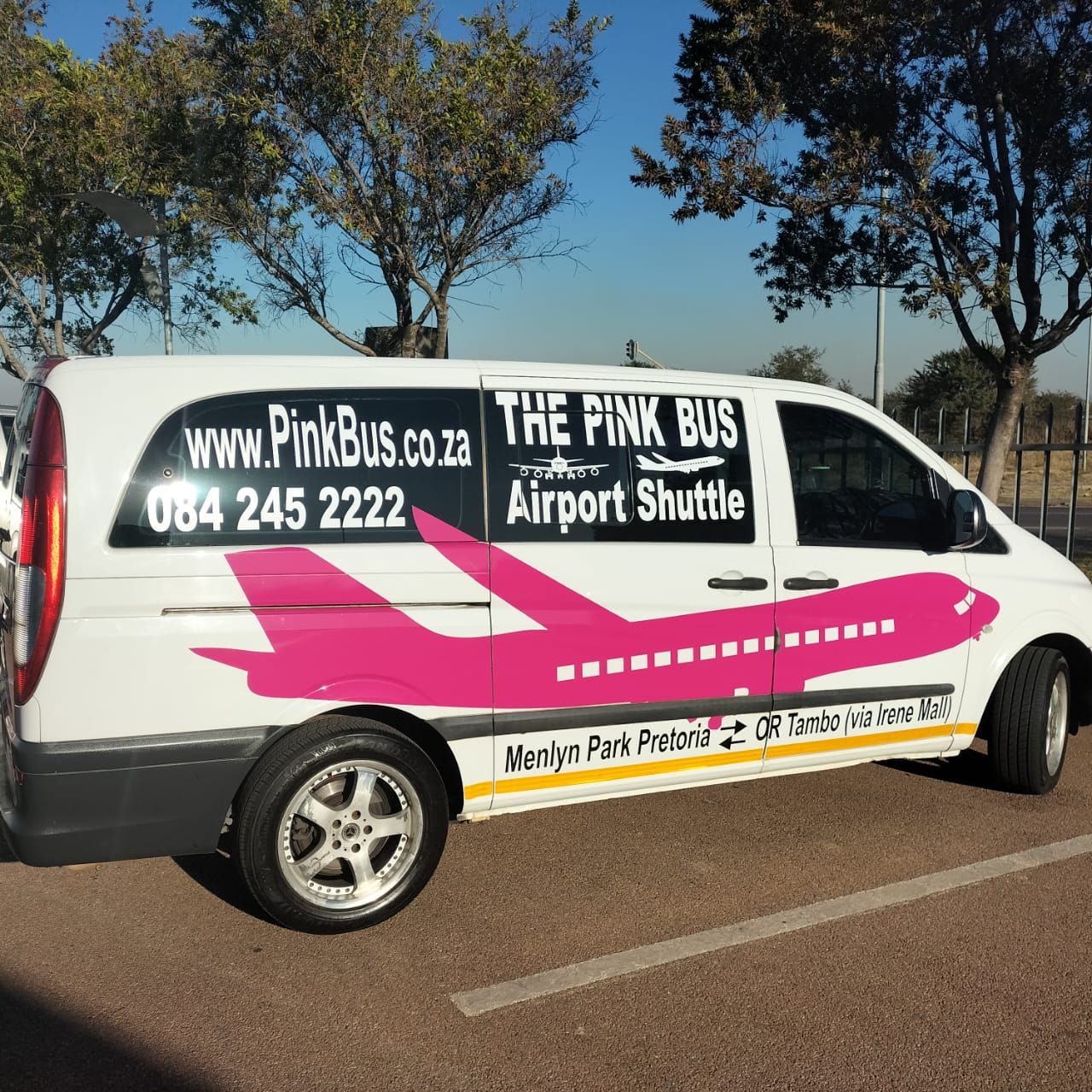 The Pink Bus Airport Shuttle – Minibus, billets et réservations en ligne